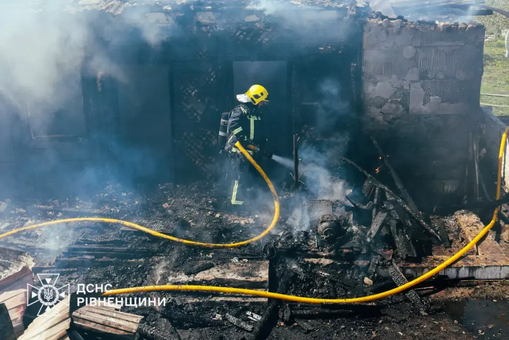 У Пустомитах згорів будинок та дві споруди, розташовані поруч - Рівне ...